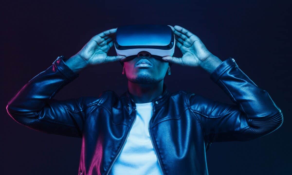 Metaverse vs Virtual Reality: What Are the Key Differences? - Unity ...